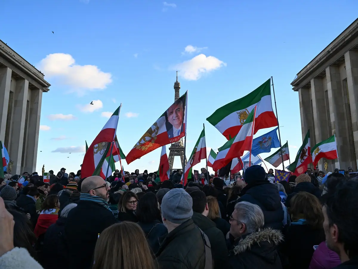 Iran protests: Policeman shot dead in west; protesters and security ...
