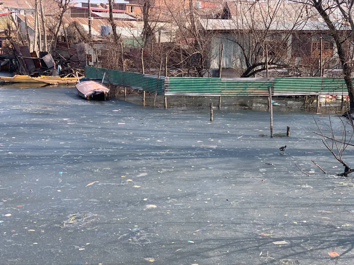 Severe cold wave freezes Dal Lake as Kashmir, Ladakh reel under sub ...