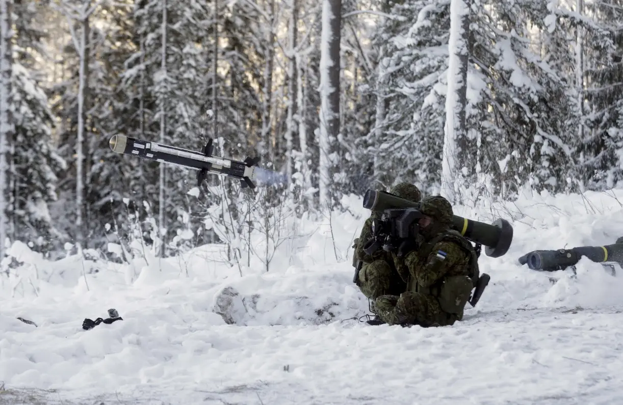 ‘War at -40°C’: What are the most critical weapons soldiers use during ...