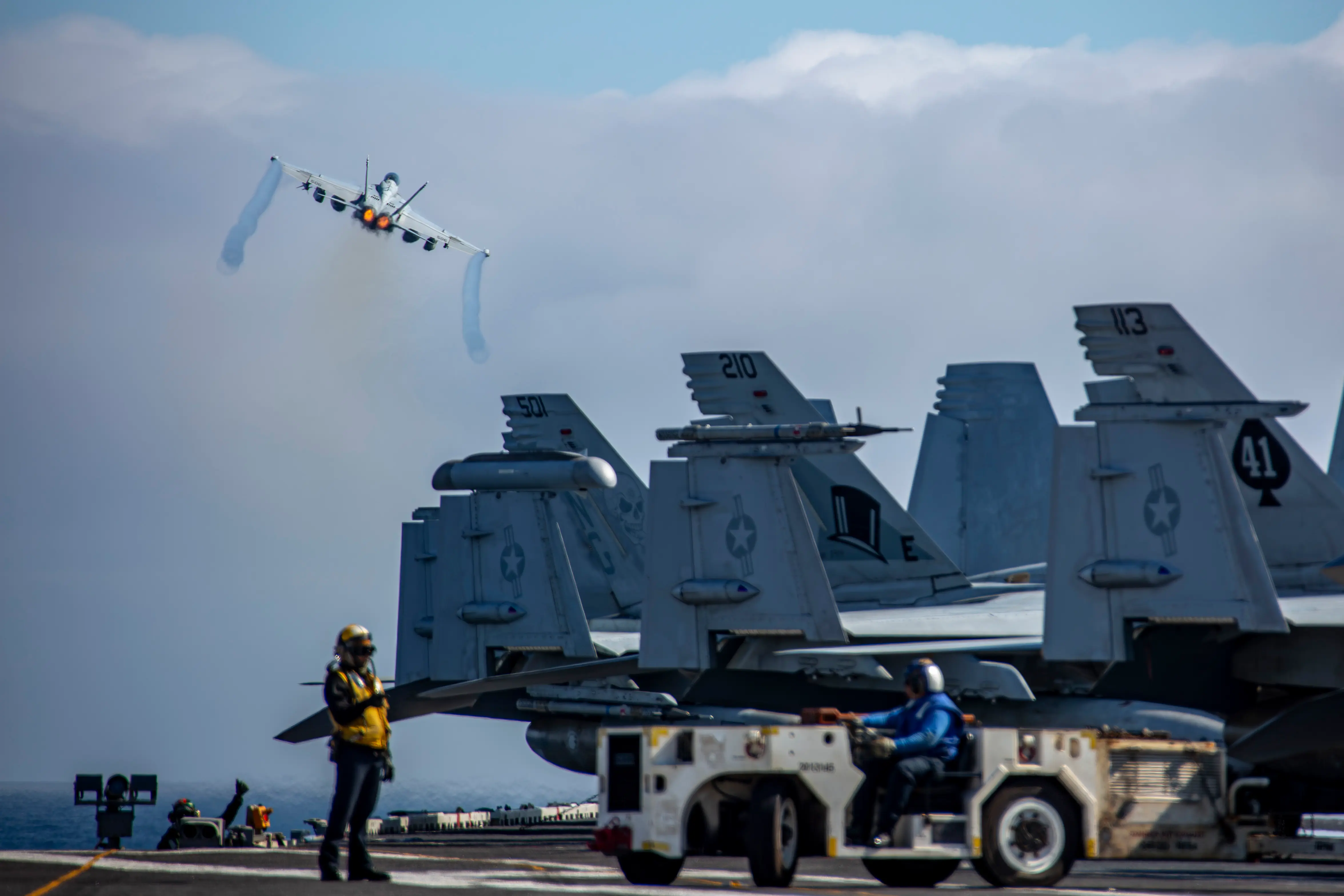 ‘90 aircraft but no F-22 Raptors’: Why USS Abraham Lincoln cannot ...