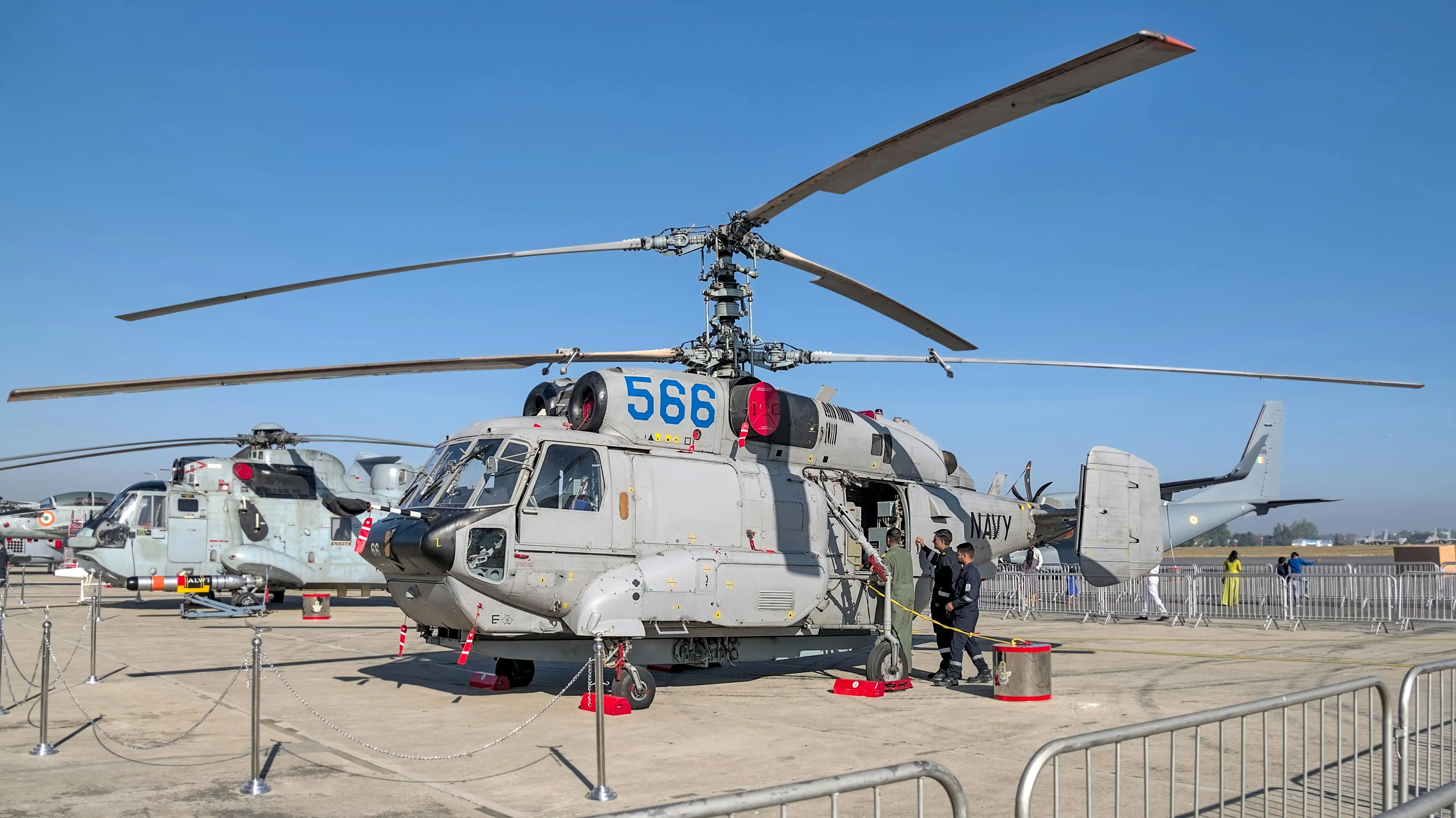 Helicopter vs aeroplanes: Which is safer, faster, and easier to fly ...