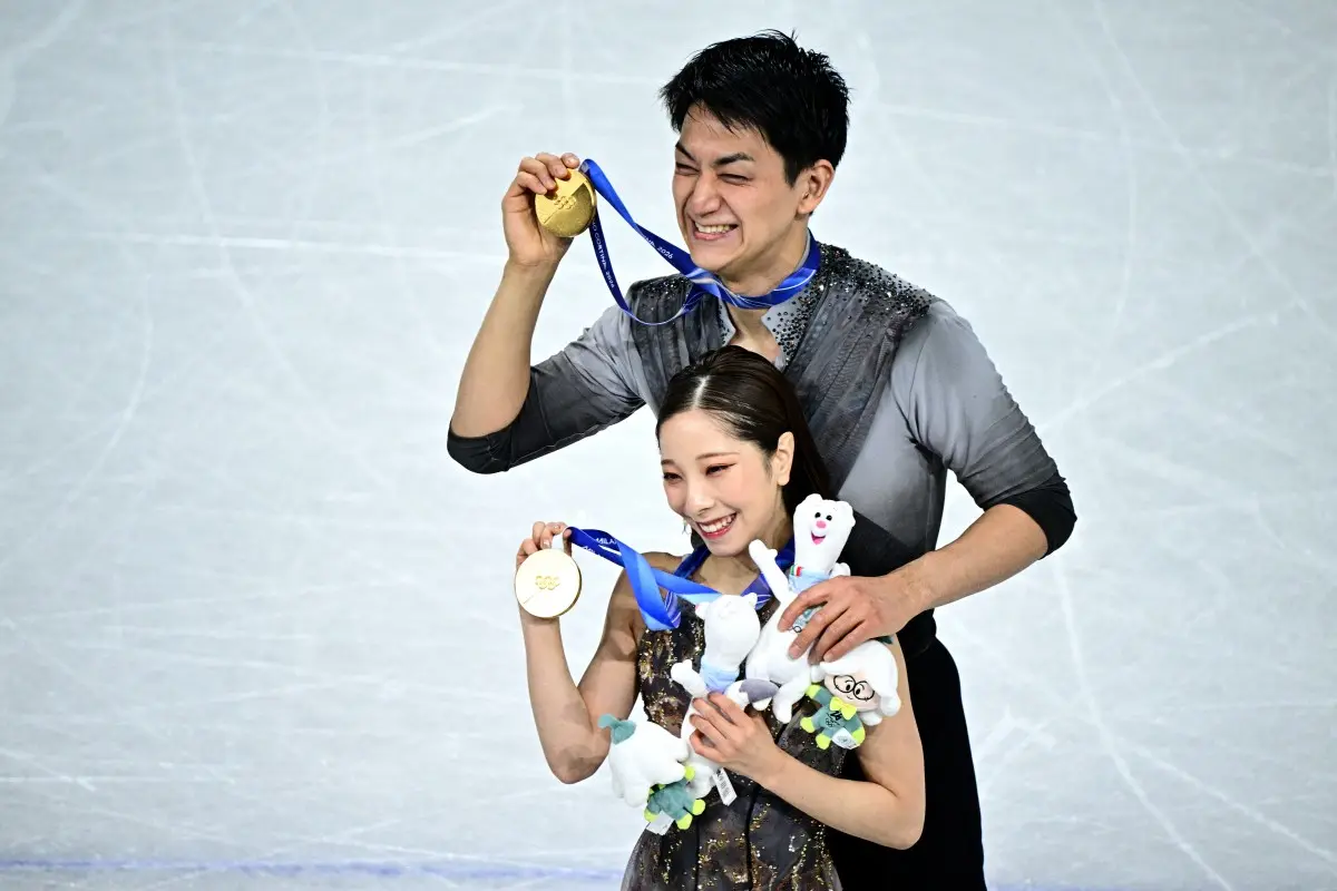 Winter Olympics 2026 | Japanese pair Riku Miura and Ryuichi Kihara win ...