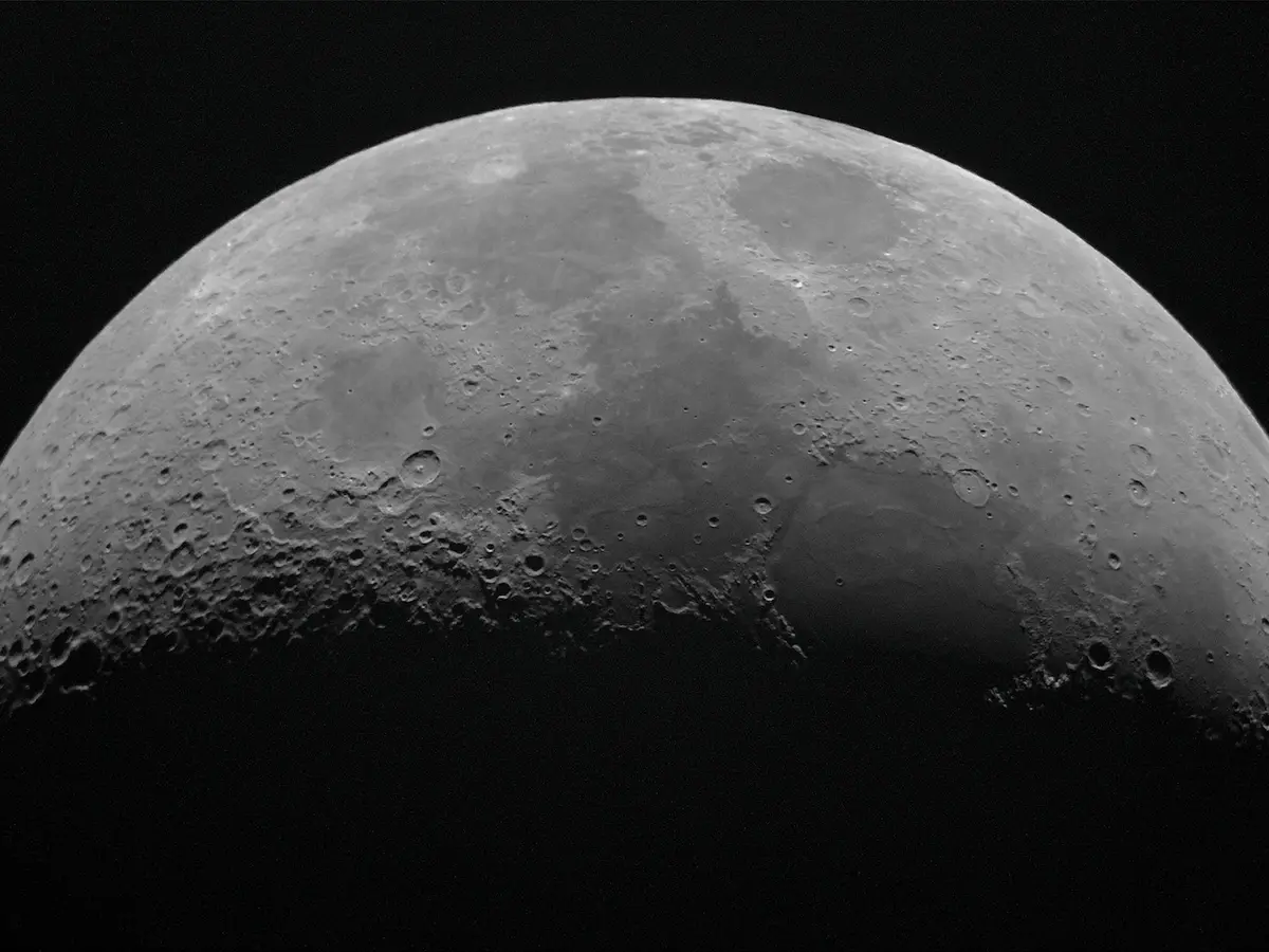 Moon is shrinking as 1,114 new cracks are discovered. It is bad news ...
