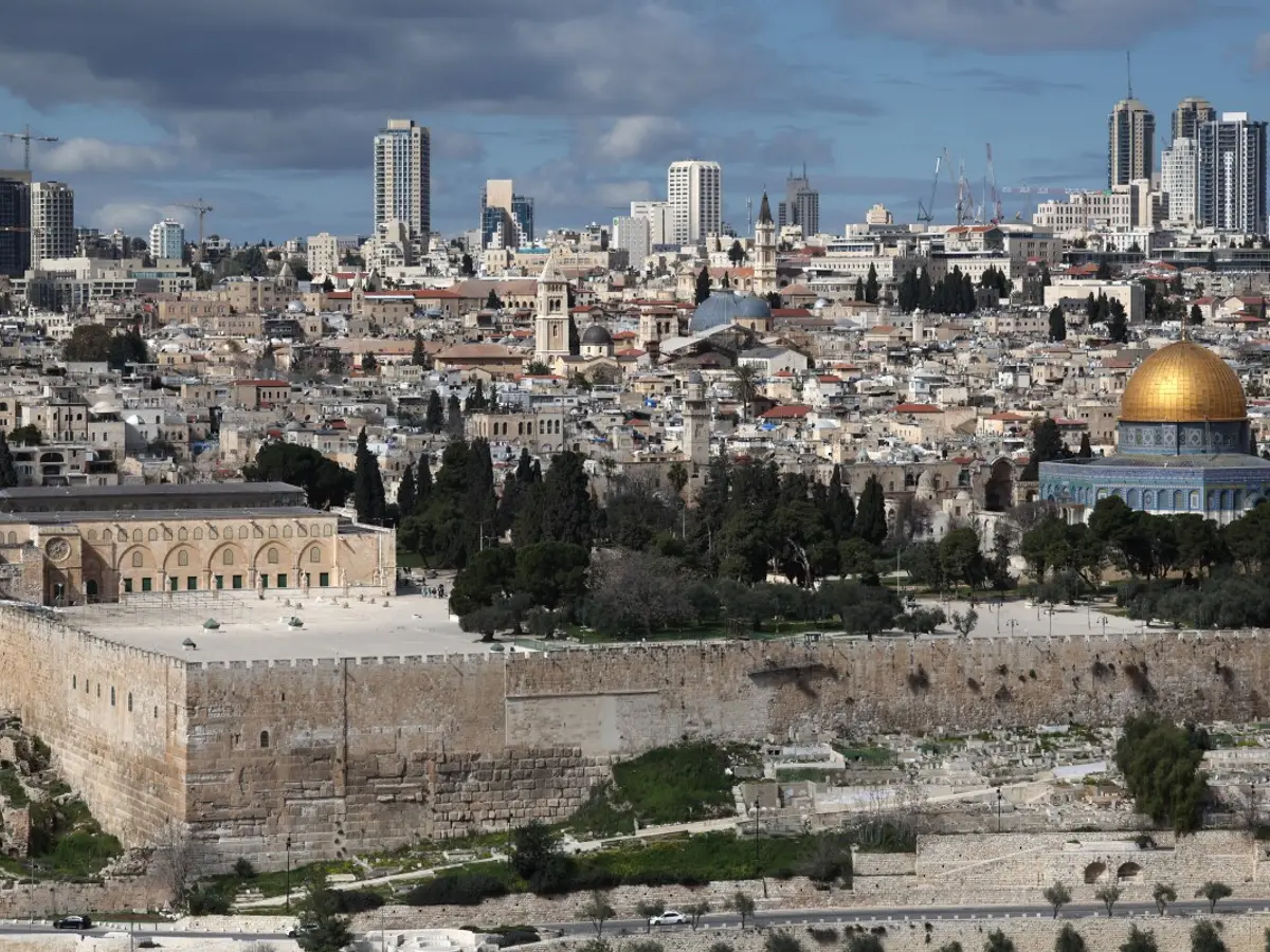 Iran launches retaliatory strikes on Israel after Tel Aviv announces op ...
