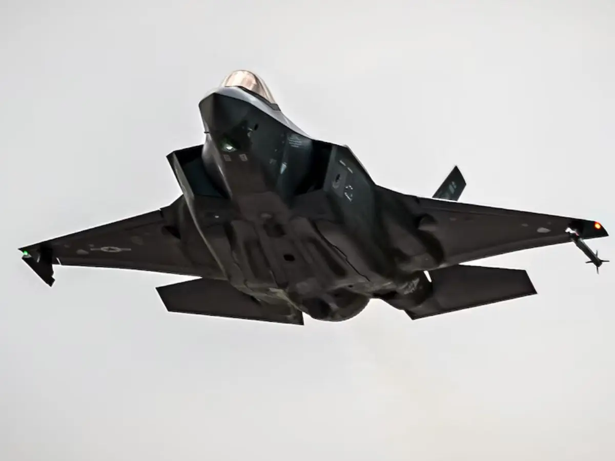 How does F-35 fighter jet’s shape & angled surfaces help deflect and ...