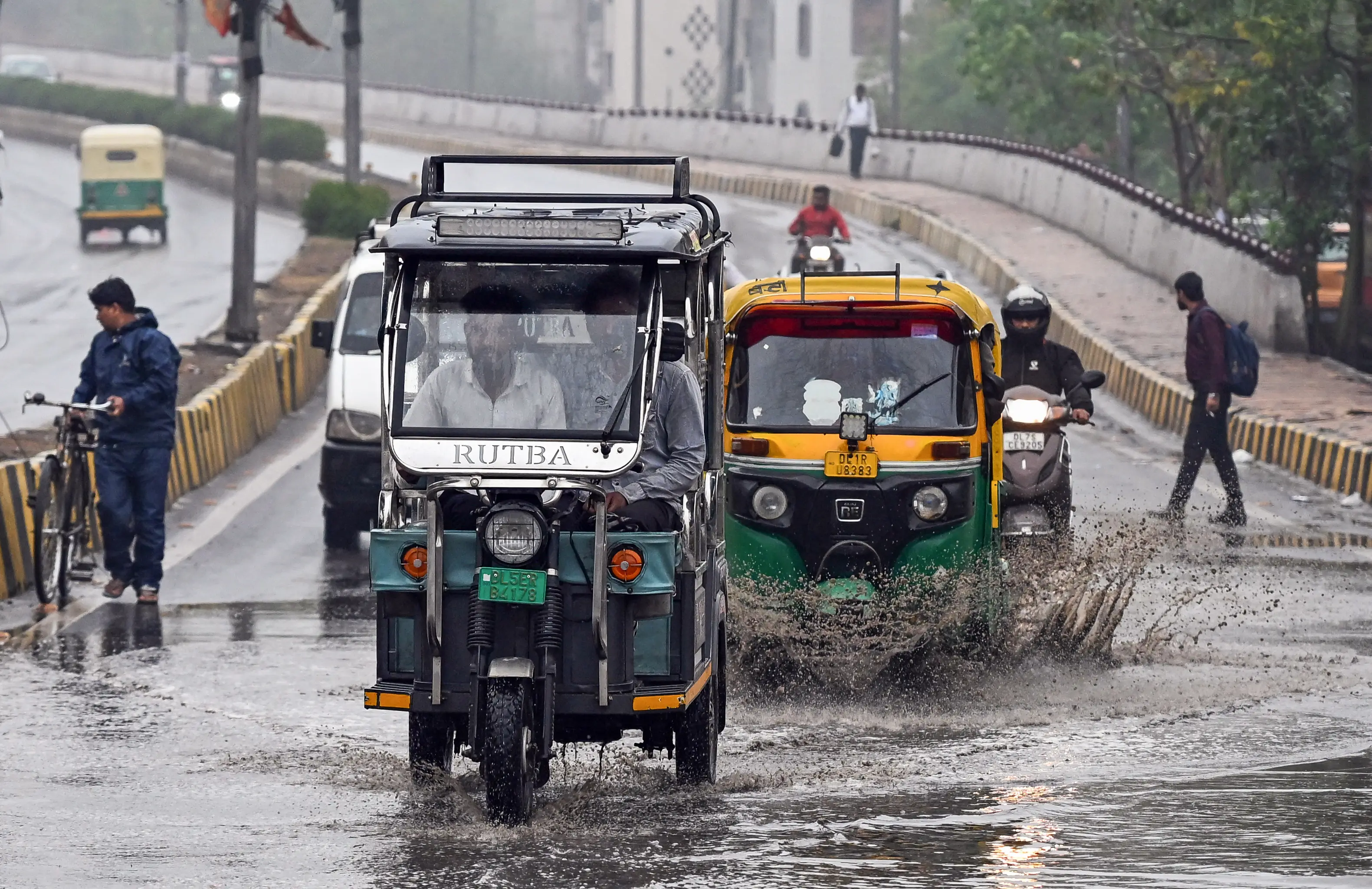 IMD issues nationwide rain alert, warns of thunderstorms, hailstorms ...
