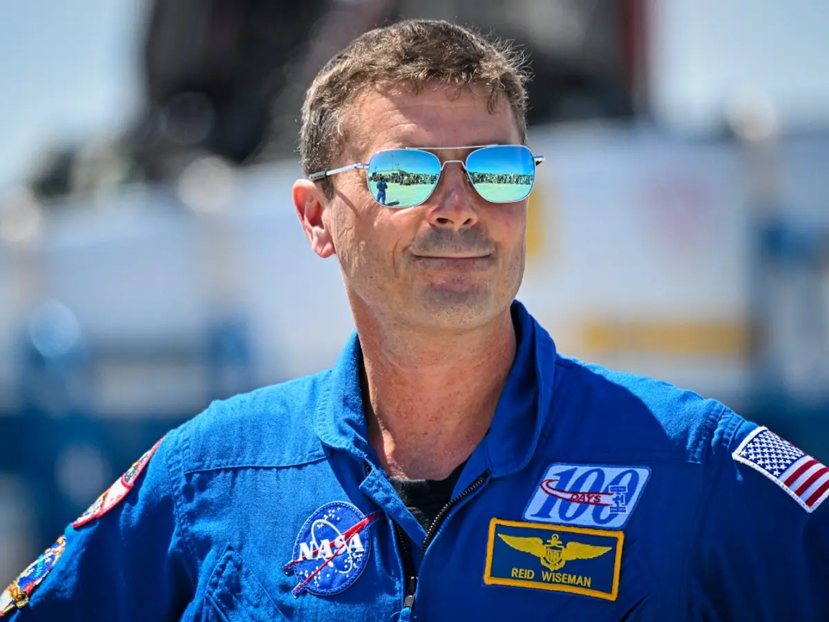 Artemis II astronaut, a single dad to two girls, reveals what he told ...