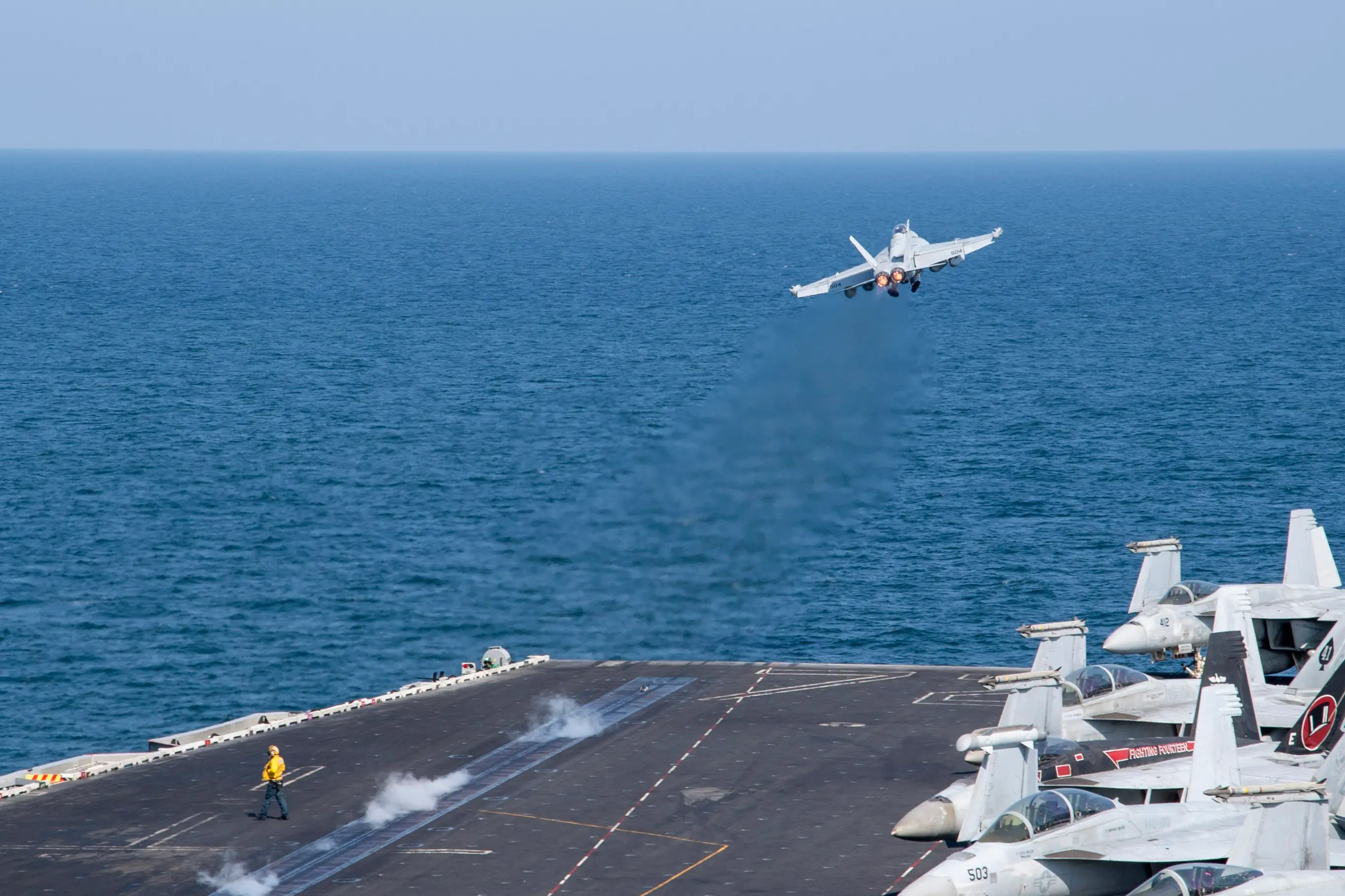 How does USS Abraham Lincoln’s flight deck crew communicate without ...