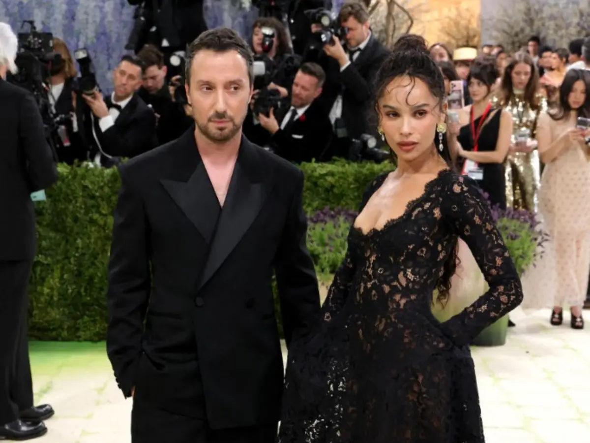 Why Did Zoë Kravitz Keep Her Left Hand Hidden At The Met Gala 2026