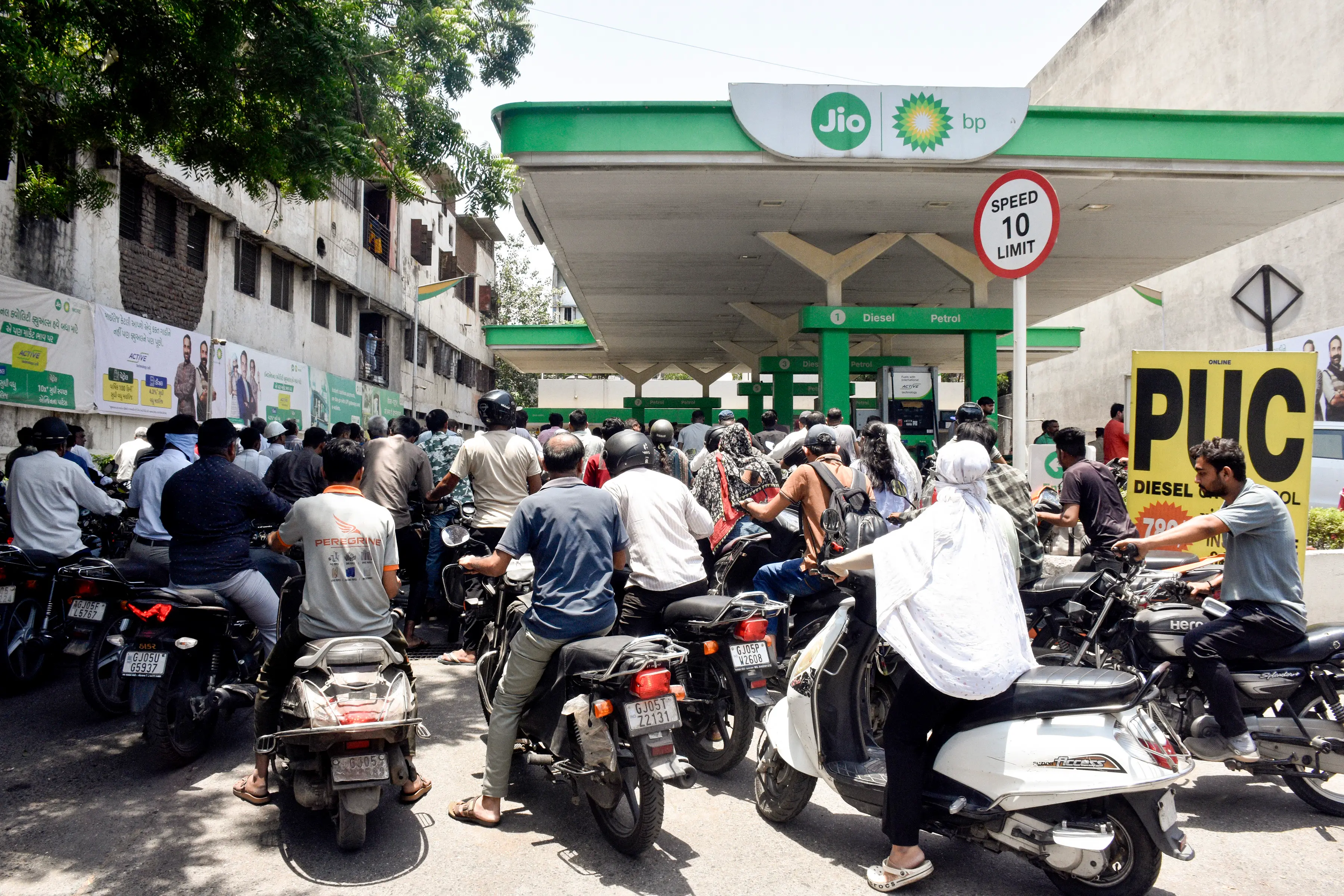 ‘Premium fuel myth’: Does 97 octane petrol give your normal car better ...