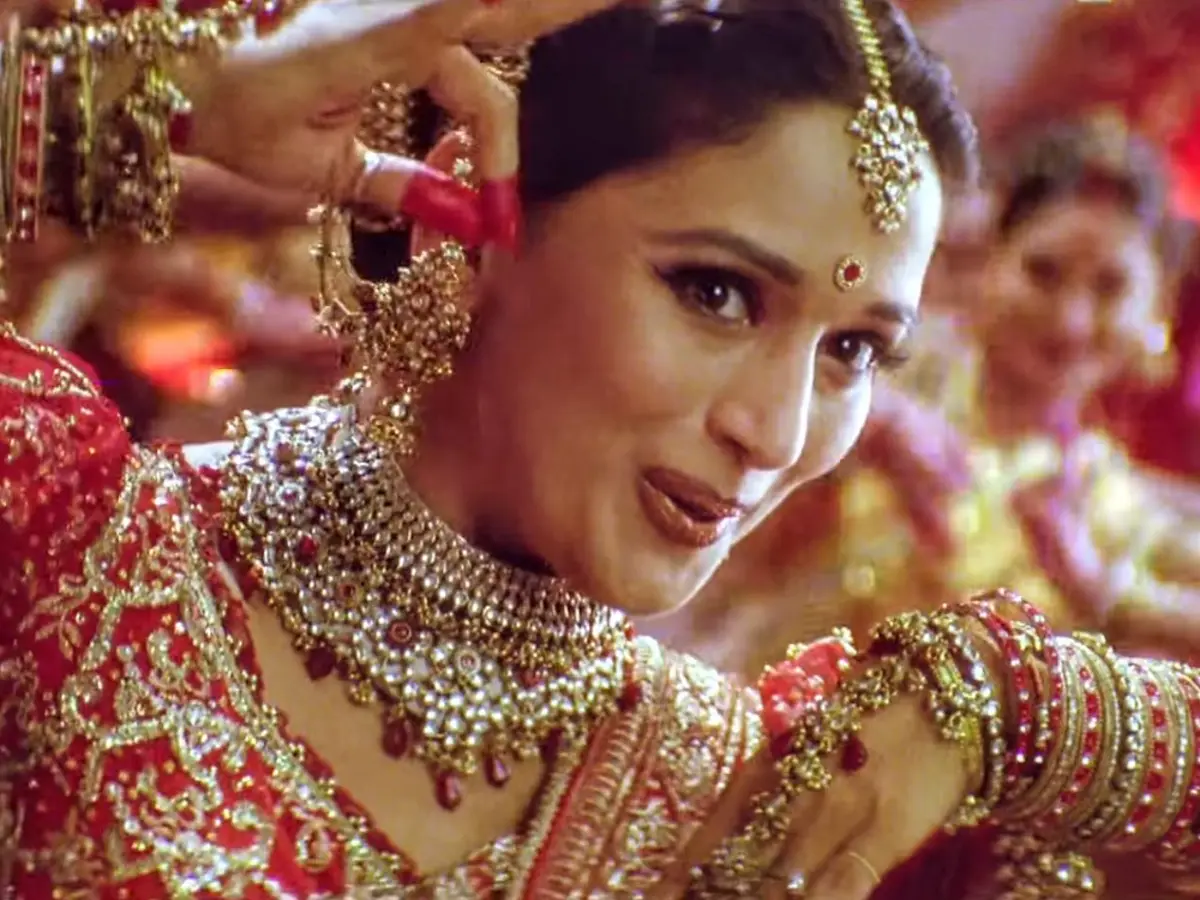 Did you know? Madhuri Dixit was four months pregnant while shooting ...