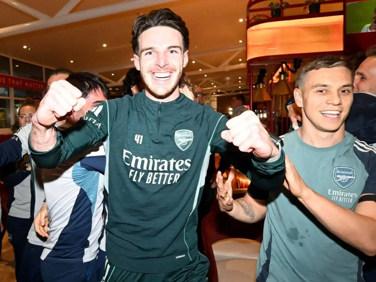 WATCH: Rice, Saka celebrate Arsenal’s historic PL title win with fans ...
