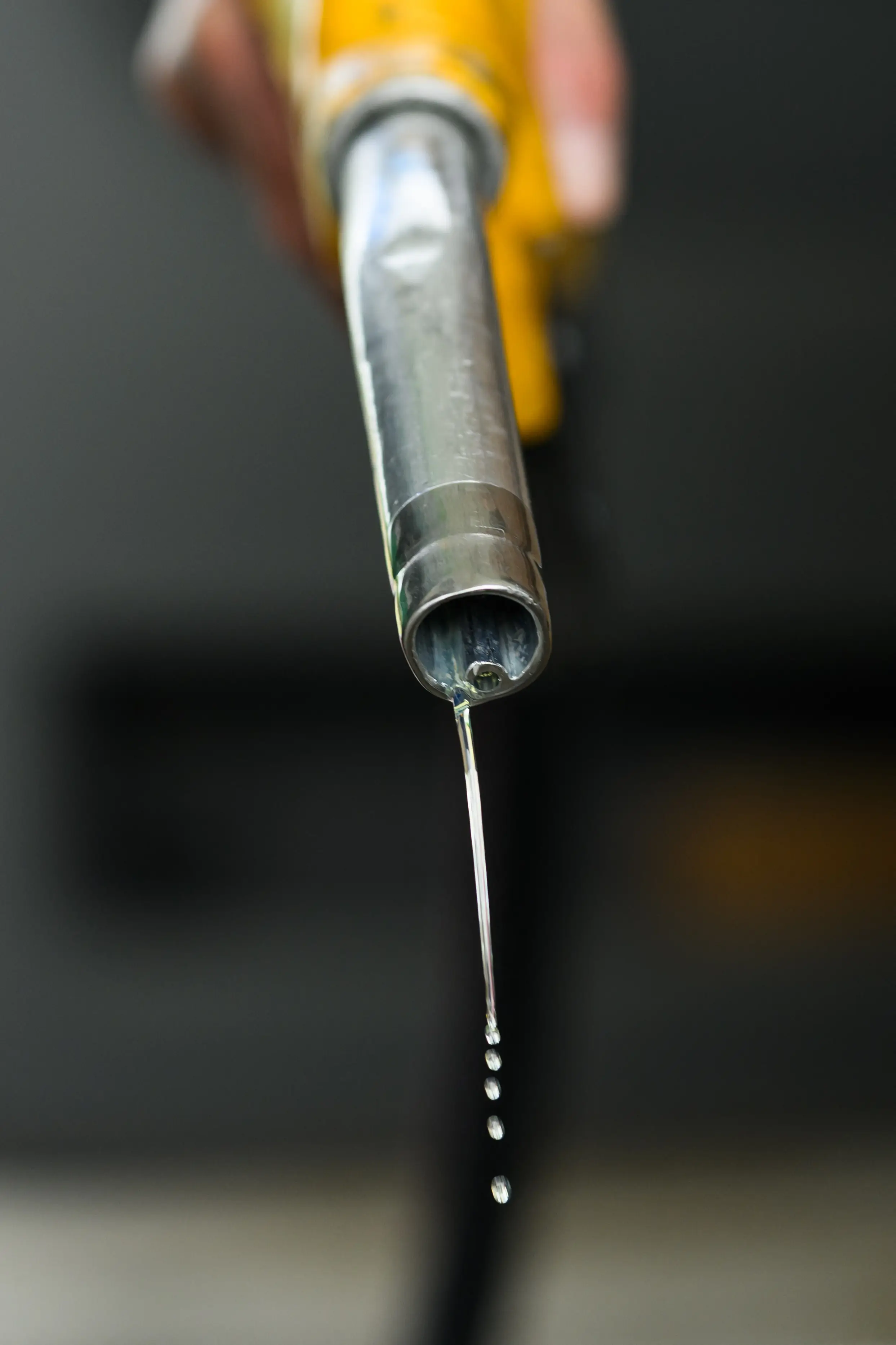 Oil prices fall over 5% amid Iran-US peace hopes: Will petrol and ...