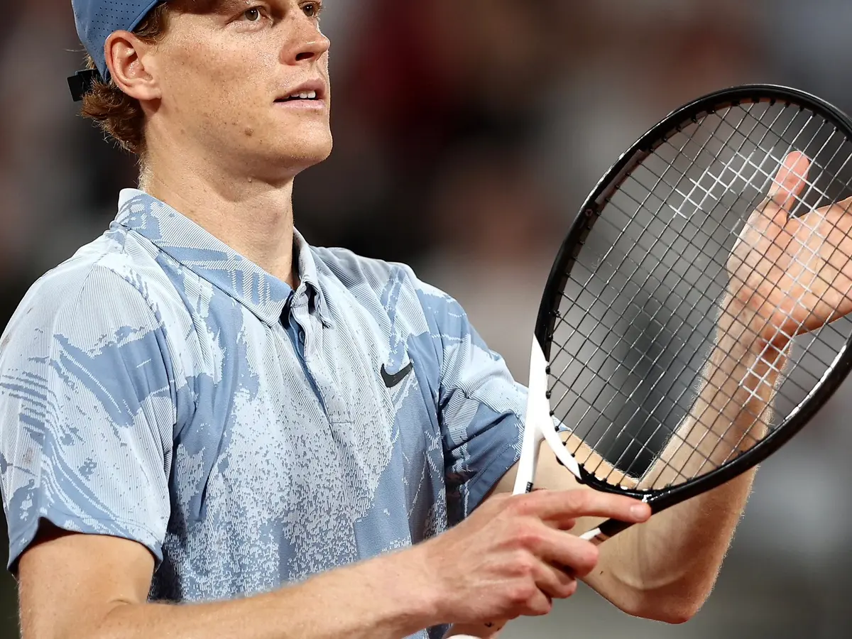 French Open 2026 | Title favourite Sinner makes light work of round 1 ...
