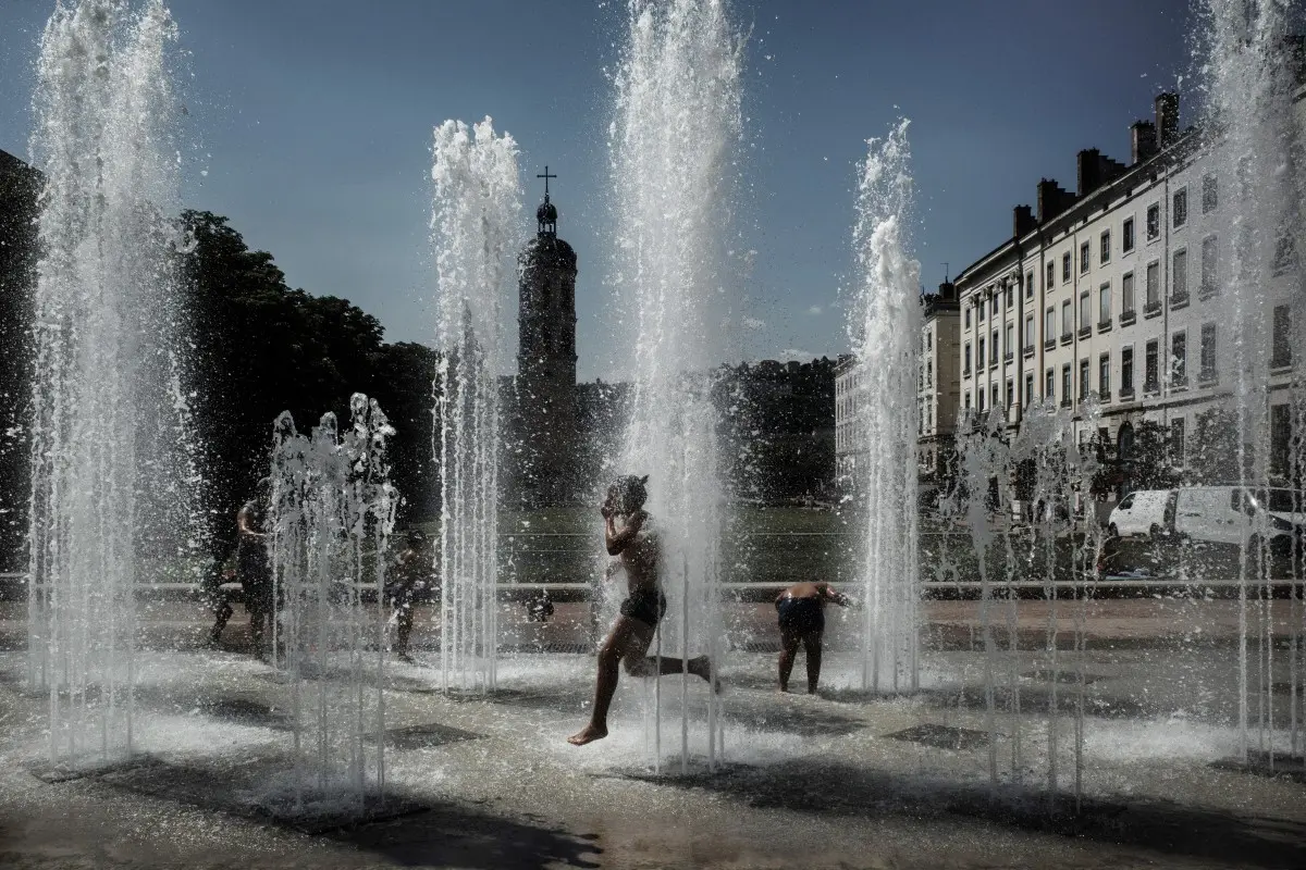 UK heatwave triggers water safety alert after nine drowning deaths as ...