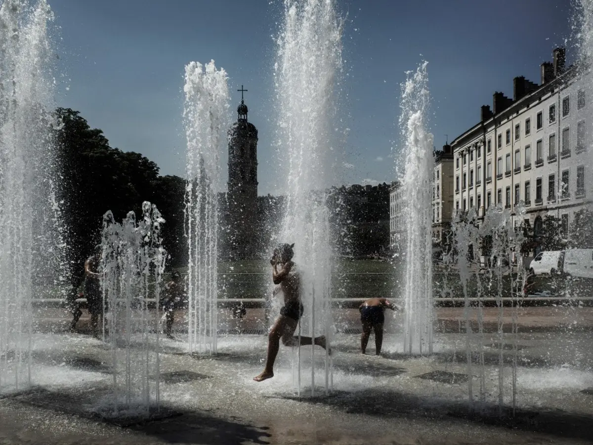 UK heatwave triggers water safety alert after nine drowning deaths as ...