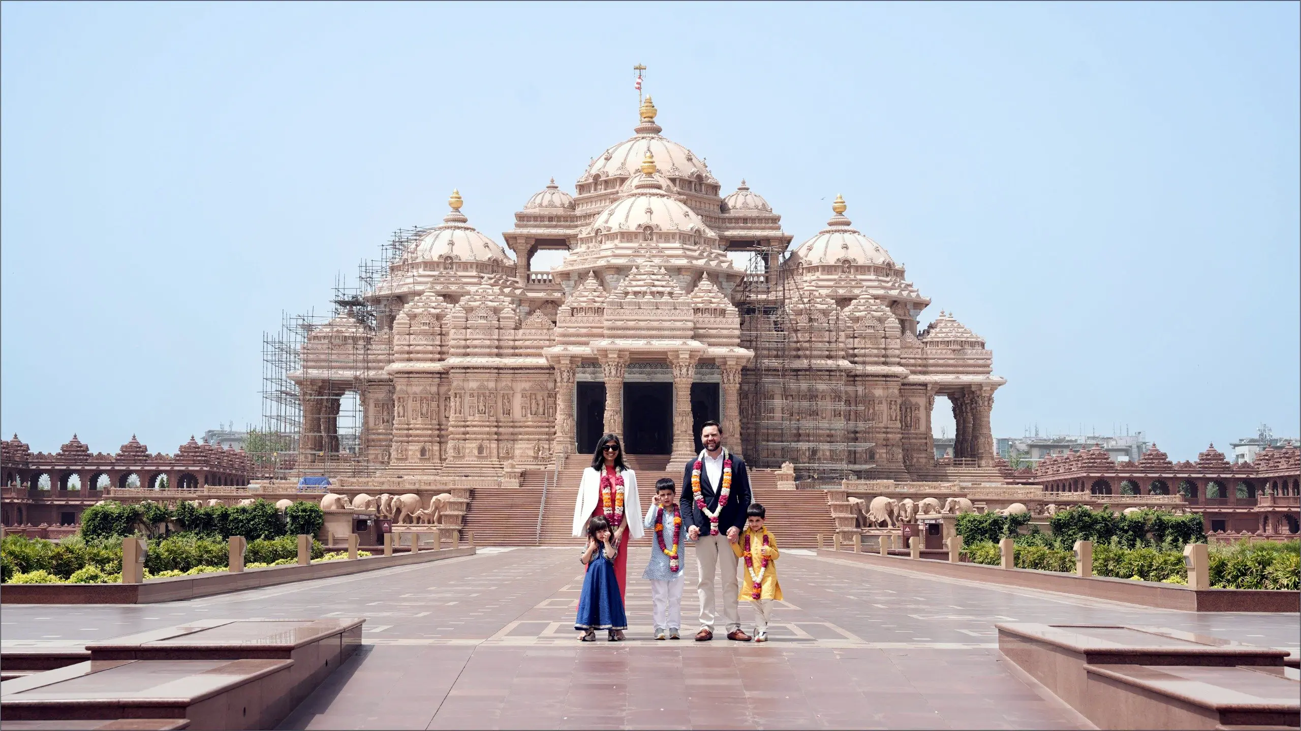Donald Trump's daughter visits Akshardham temple: Inside US first ...
