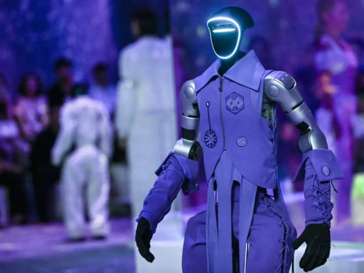 ‘Robots need clothes too’: Humanoids join human models at Seoul fashion ...