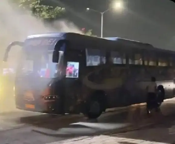IPL 2026: Gujarat Titans players safely evacuated after team bus ...