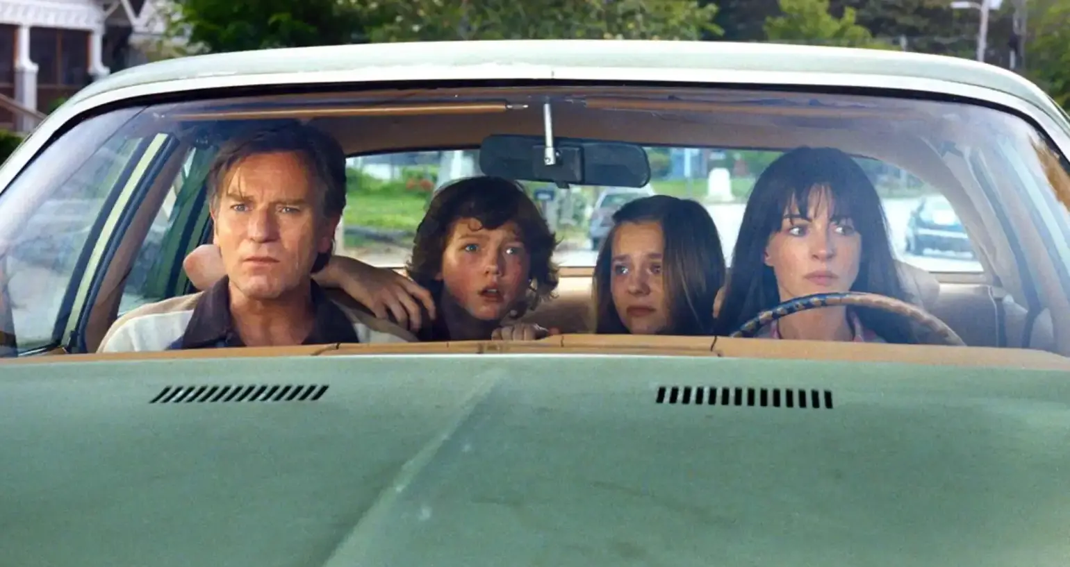 The End of Oak Street trailer: Anne Hathaway and Ewan McGregor have to ...
