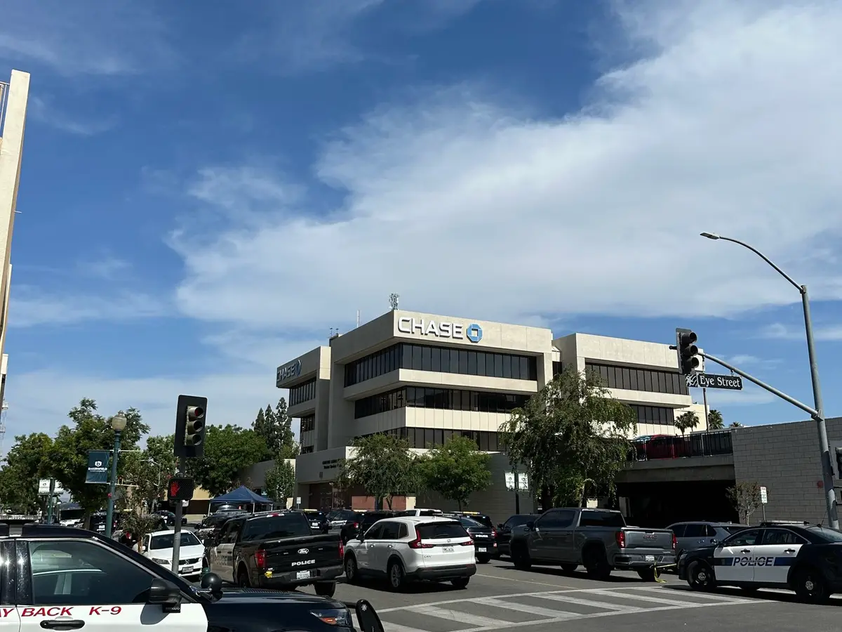 Bakersfield bank hostage situation: Major police response underway as ...