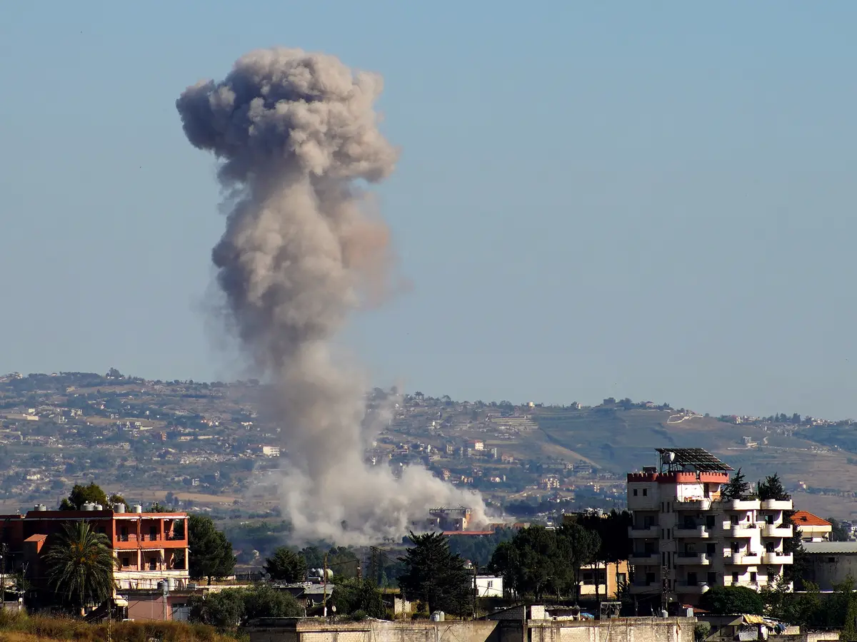 US military 'completes' Iran strikes; IRGC retaliates with Bahrain base ...