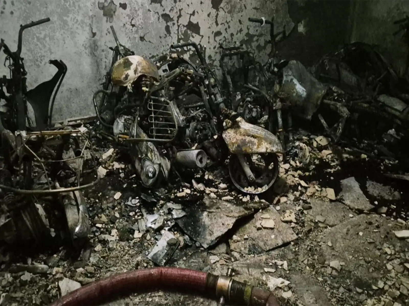 ‘Mystery’ woman caught on CCTV moments before deadly fire in Delhi’s ...