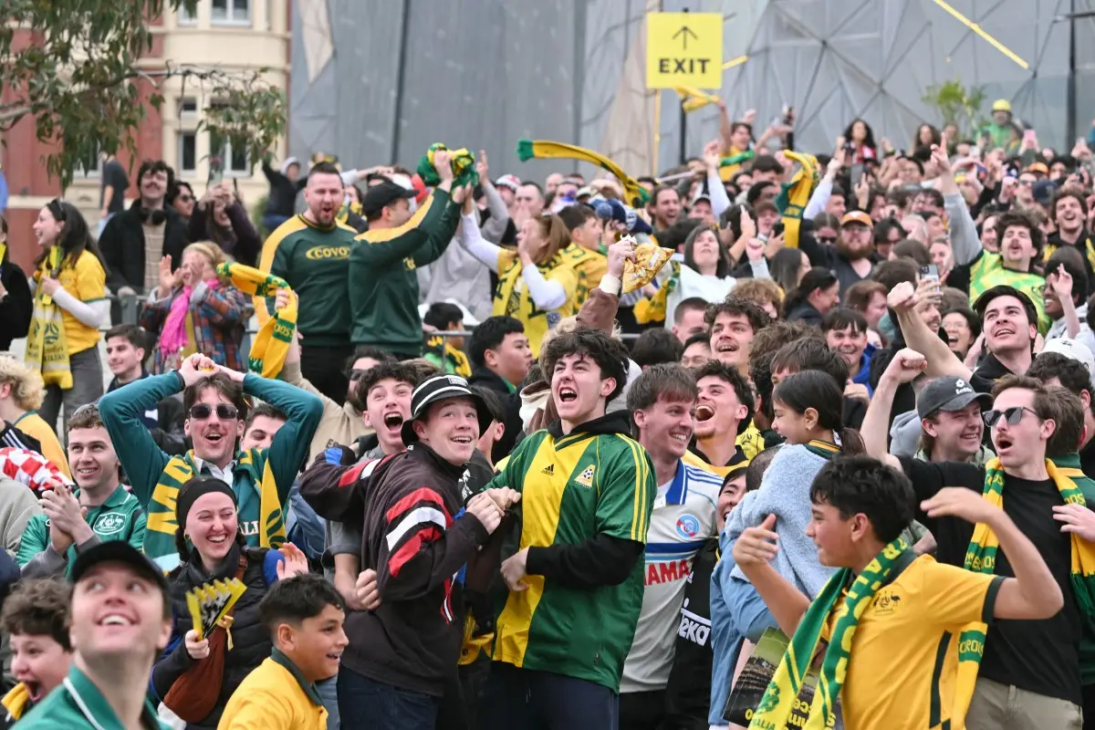 WATCH | Wild scenes as fans erupt in celebration after Australia beat ...
