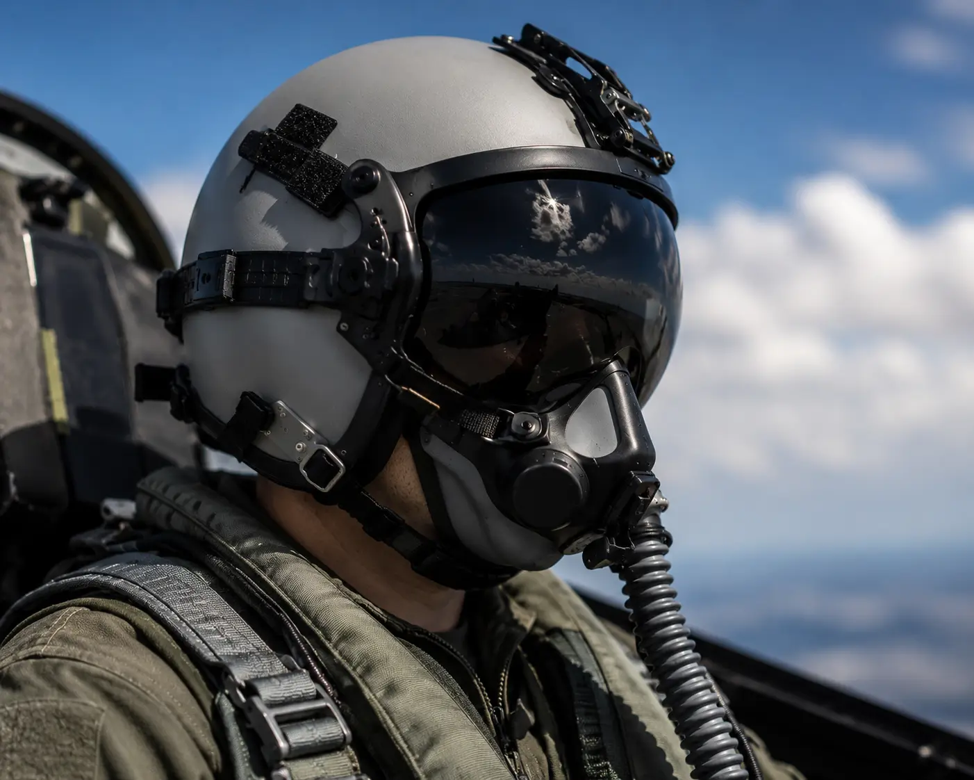 Why Russian fighter helmets look bulky compared to modern US designs