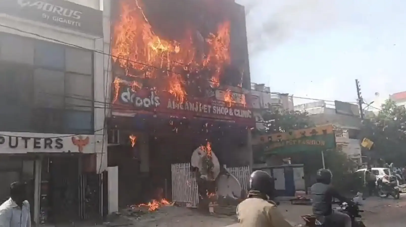 14 students killed in fire at animation centre in Lucknow; many jump ...